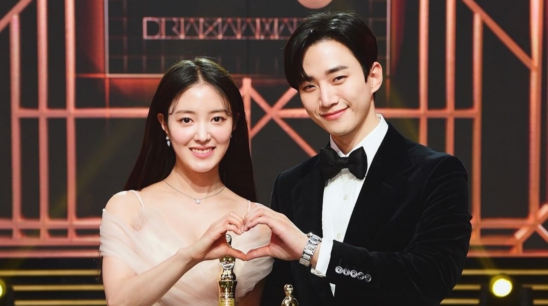 Recollecting 11 unforgettable romantic and comical scenes in "The Red ...