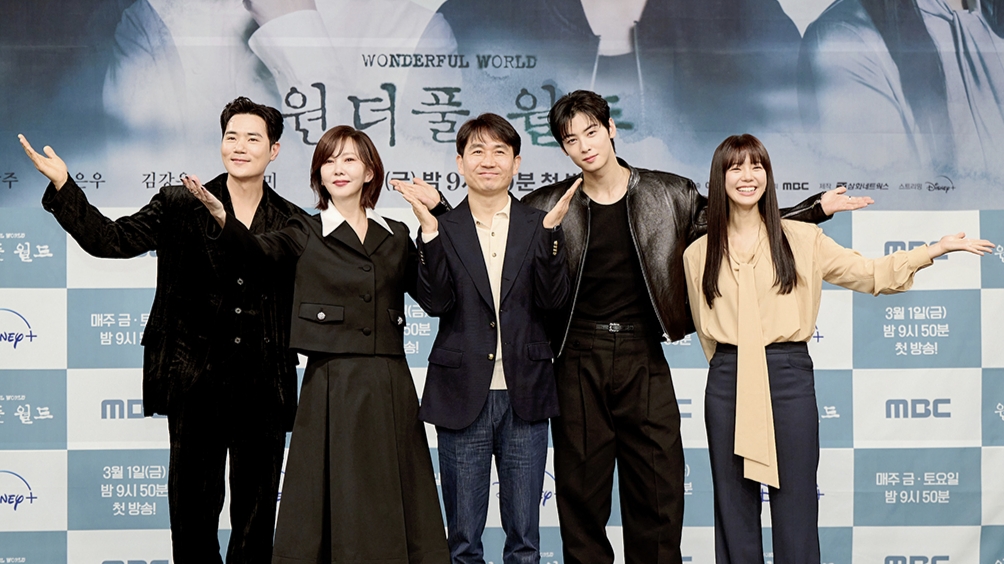 AO EXCLUSIVE: The cast of "Wonderful World" talk about their roles and ...