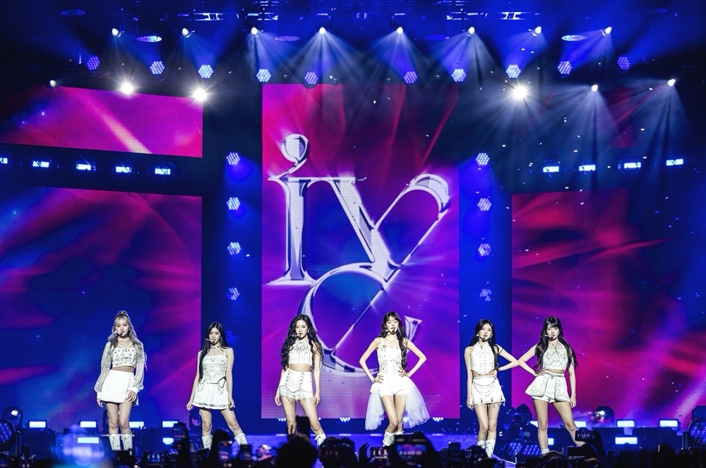 IVE Successfully Kicks Off First North American Arena Tour with LA ...